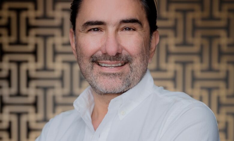 Manuel Muñoz se registra como aspirante al Senado