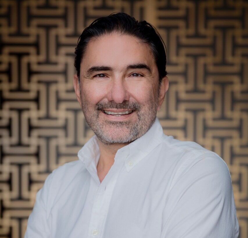 Manuel Muñoz se registra como aspirante al Senado