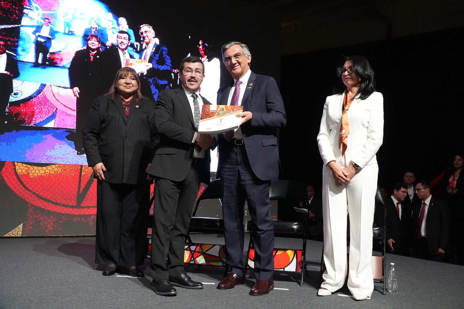 Dámaso Anaya impulsa la UAT del futuro - Daisy Herrera